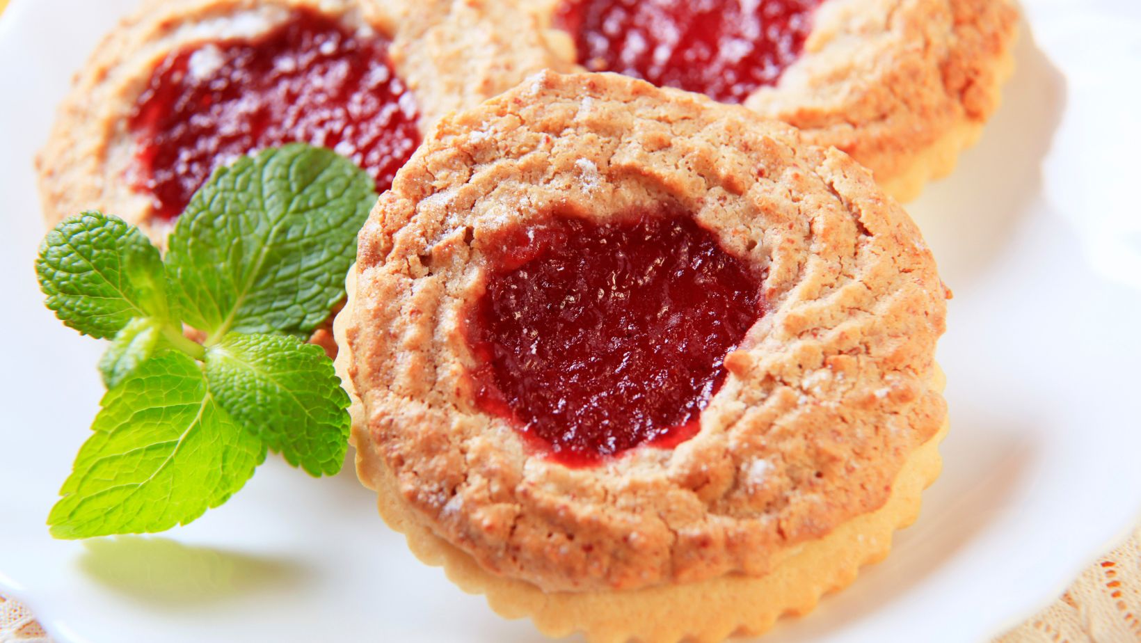 Delicious and Refreshing Raspberry Lemonade Cookies